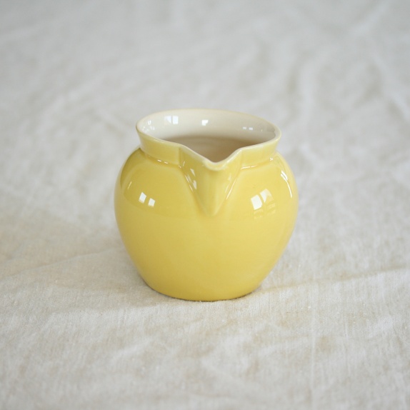 Liten, gul keramikk mugge fra Luxembourg - Epla