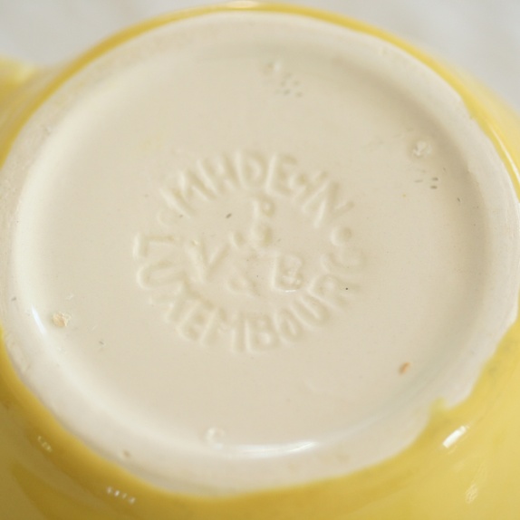 Liten, gul keramikk mugge fra Luxembourg - Epla