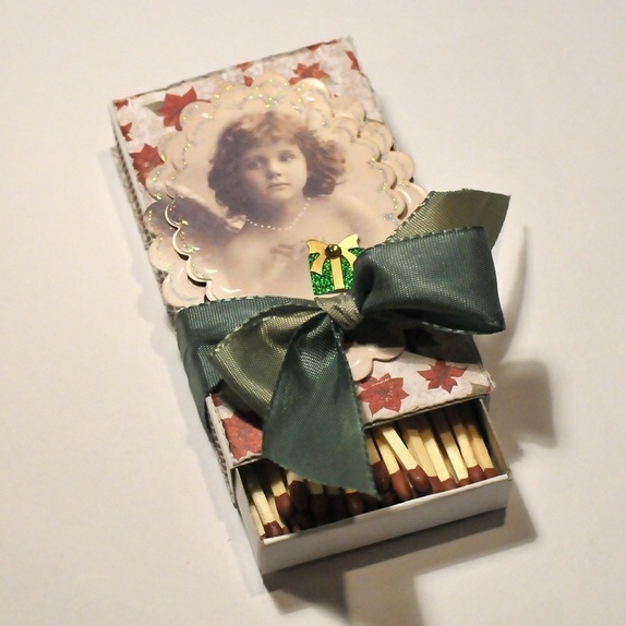 Stor fyrstikkeske pyntet - Epla