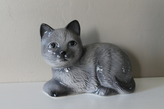 Søt sparebøsse -grå katt.-)) - Epla