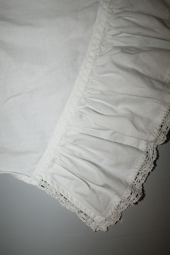 Nydelig forkle med blonder - Epla