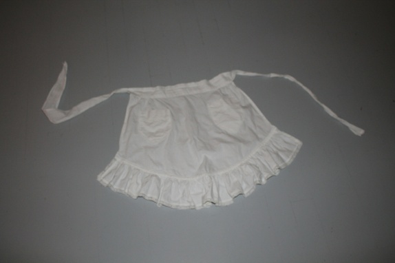 Nydelig forkle med blonder - Epla