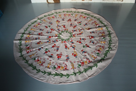 Stor rund juleduk eller juletreteppe... - Epla