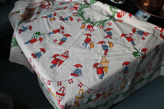 Stor rund juleduk eller juletreteppe... - Epla