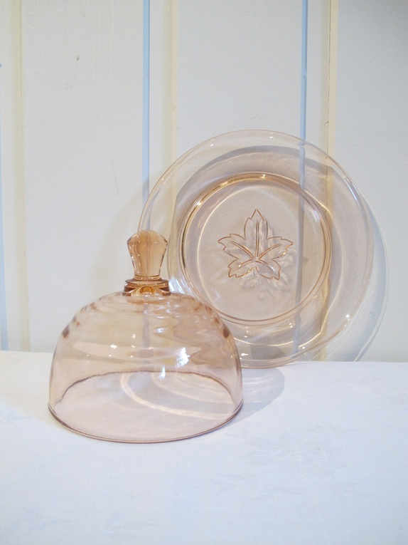 Osteklokke i rosa pressglass - Epla