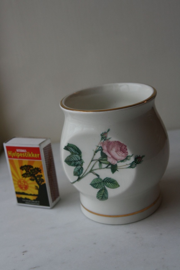 Figgjo, blomstervase med rose - Epla