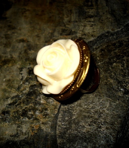 Ring bronse med hvit harpiks blomst smykke, ringer smykker - Epla