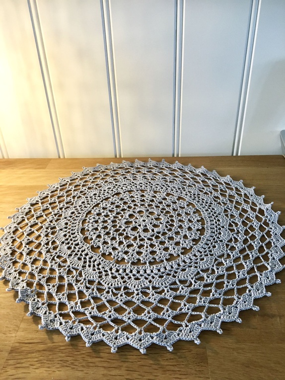 Heklet rund duk - Epla