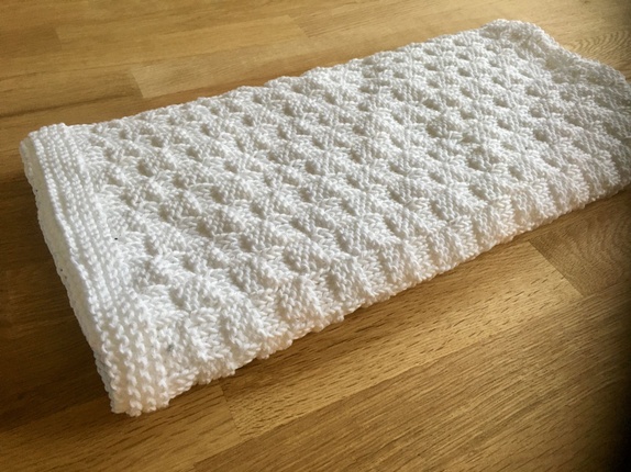 Hvitt babyteppe - Epla