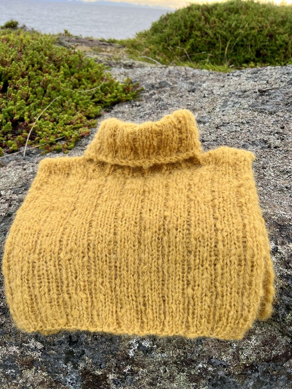 SALG! Før kr 249,- Hals okergul - Epla