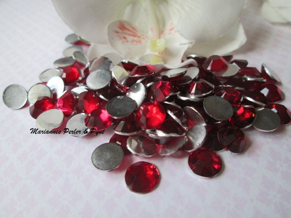 100 rhinestones røde, str 8mm - Epla