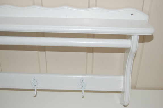 Hylle med knagger - Epla