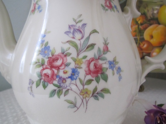 Fin Gammel Kaffekanne med blomster dekor - Epla