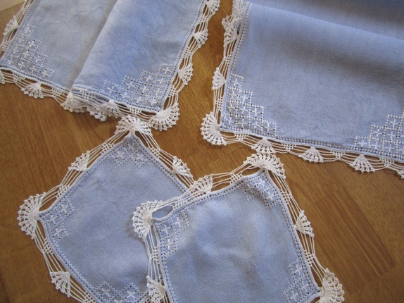 Sett med 4 deler,løper ,duk, brikke - Epla