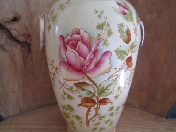 Gammel fin Vase med Rose dekor og gullkant - Epla
