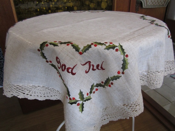 Juleduk med broderi av kristorn - Epla