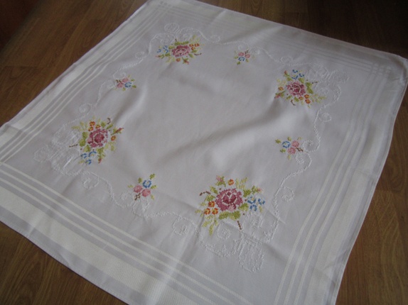 Fin Duk med håndsydd dekor - Epla