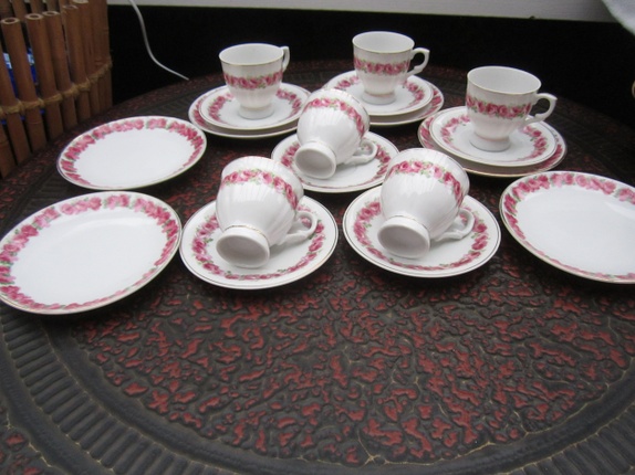 SALG -50% Mormorsroser 6 kopper ,tefat og asjetter - Epla