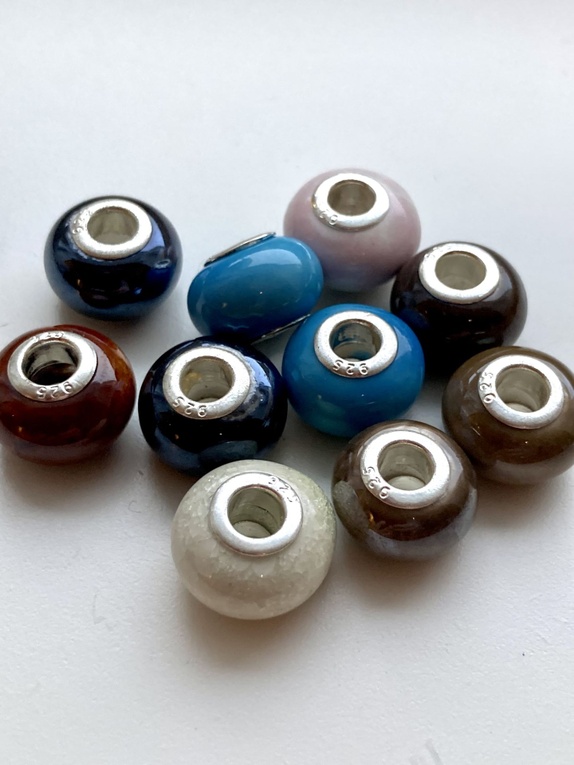 10 Porselensperler Med Stort Hull (5239) - Epla