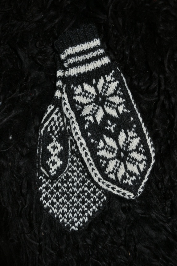 Deilige hjemmestrikka ullvotter. - Epla