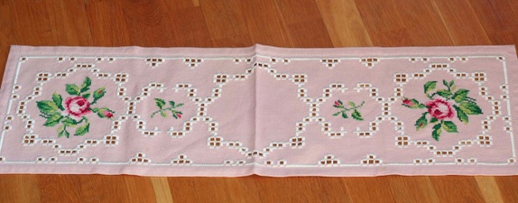 Brodert løper med rosa bunn - Epla
