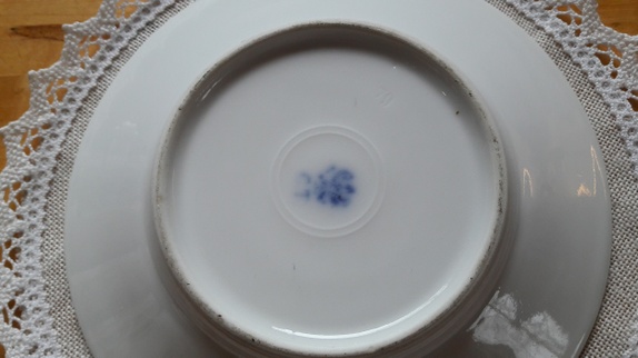 Vakker, antikk pyntekopp, se alle bilder. - Epla