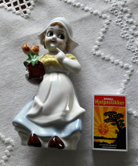 Morsom salt-bøsse som damefigur - Epla