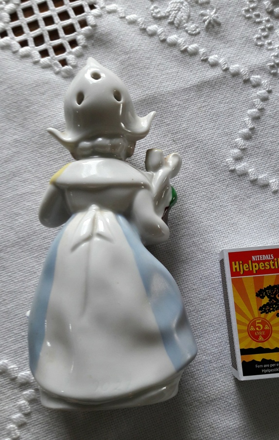 Morsom salt-bøsse som damefigur - Epla