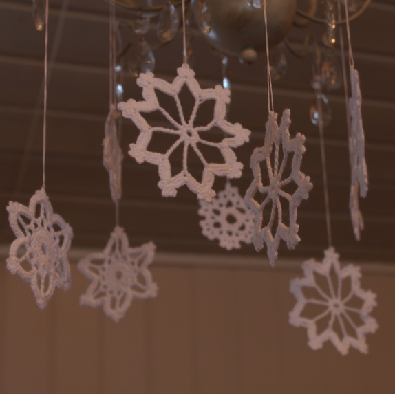 Snøkrystaller - heklet julepynt - Epla