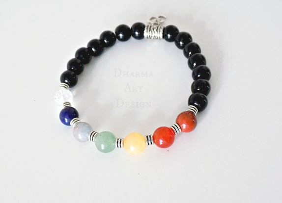 Tilpasses for deg: håndlaget Chakra armbånd med utvalgte chakra stener, sorte glassperler, Om ...