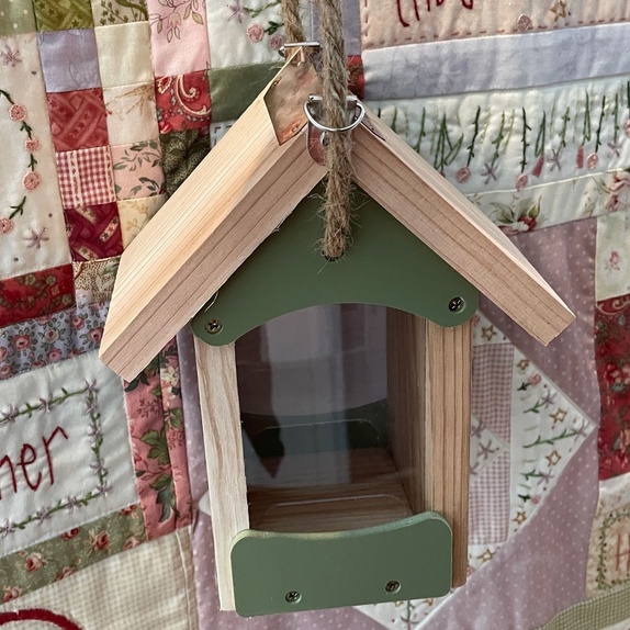 Hengende fuglemater i tre - Epla