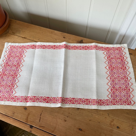 Løper med grafisk mønster - Epla