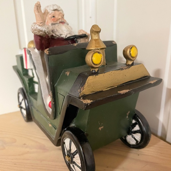 Nissefar kjører bil - Epla