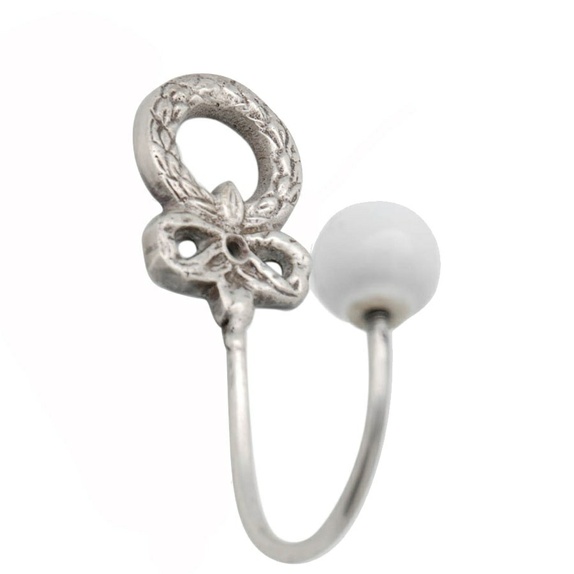 Vakker knagg m/porselenskule - Epla