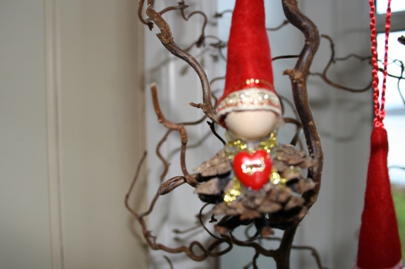 Julepynt-sett (10 stk) i natur,rødt og gull. - Epla