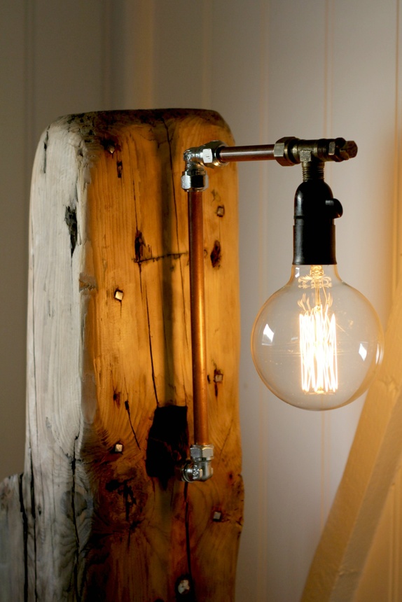 Håndlaget lampe av drivved - Epla