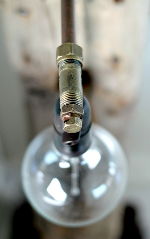 Håndlaget lampe av drivved - Epla