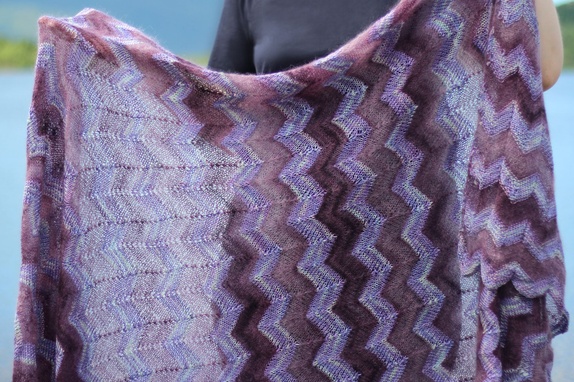 Stor "Missoni" inspirert sjal zigzag lilla - Epla