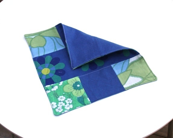 Brikke/duk i retrostoffer - Epla