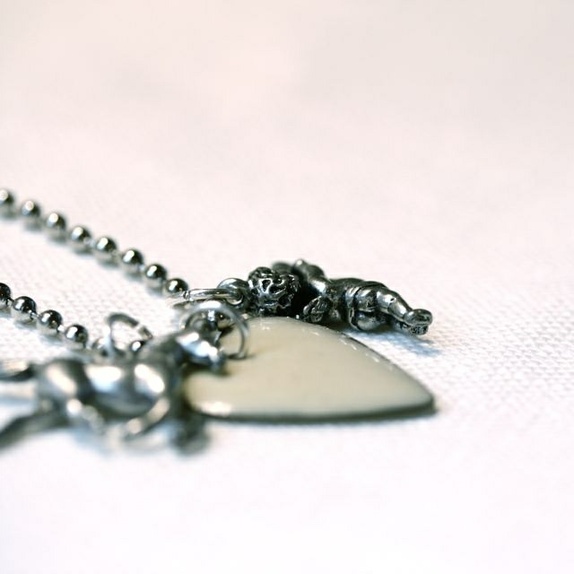 Charms-kjede med engel, hjerte og hest - Epla