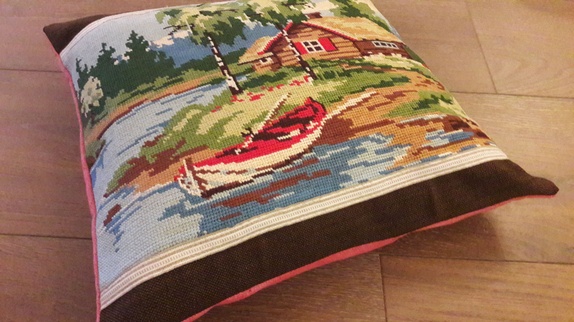 Pute med broderi. - Epla