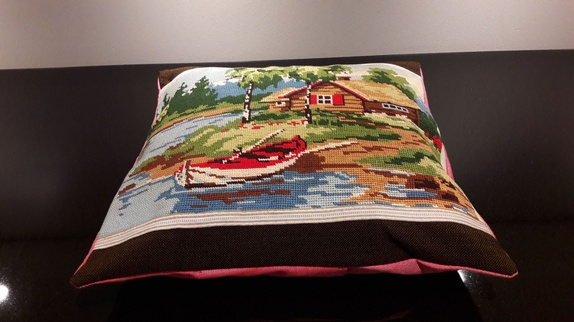 Pute med broderi. - Epla