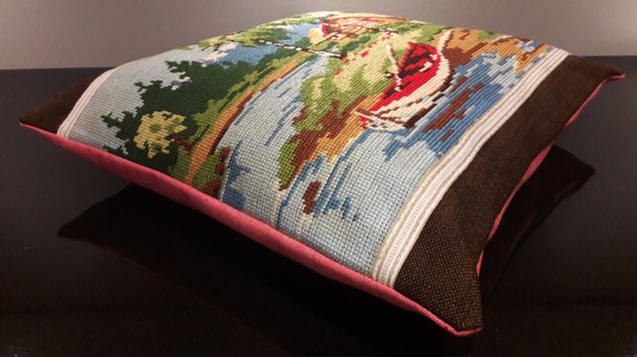 Pute med broderi. - Epla