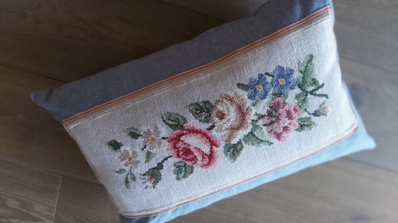 Pute med broderi 60 x 40 cm. - Epla