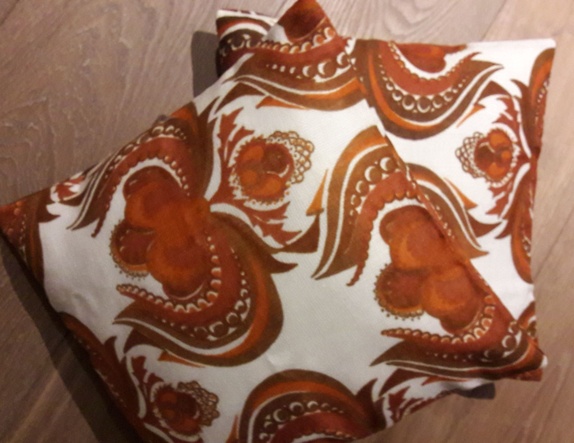 To stk puter i sett i 70-talls stil. - Epla