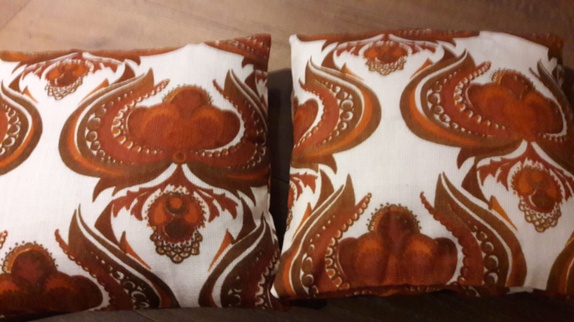 To stk puter i sett i 70-talls stil. - Epla