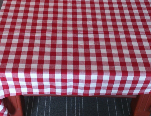 Stor rødrutet duk - Epla