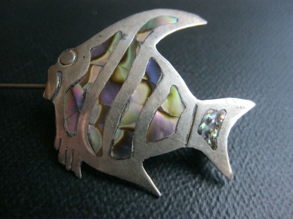 Fisk brosje sølv perlemor - Epla