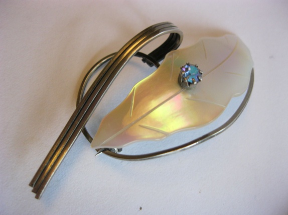 Tre gamle brosjer - Epla