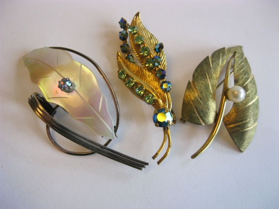 Tre gamle brosjer - Epla